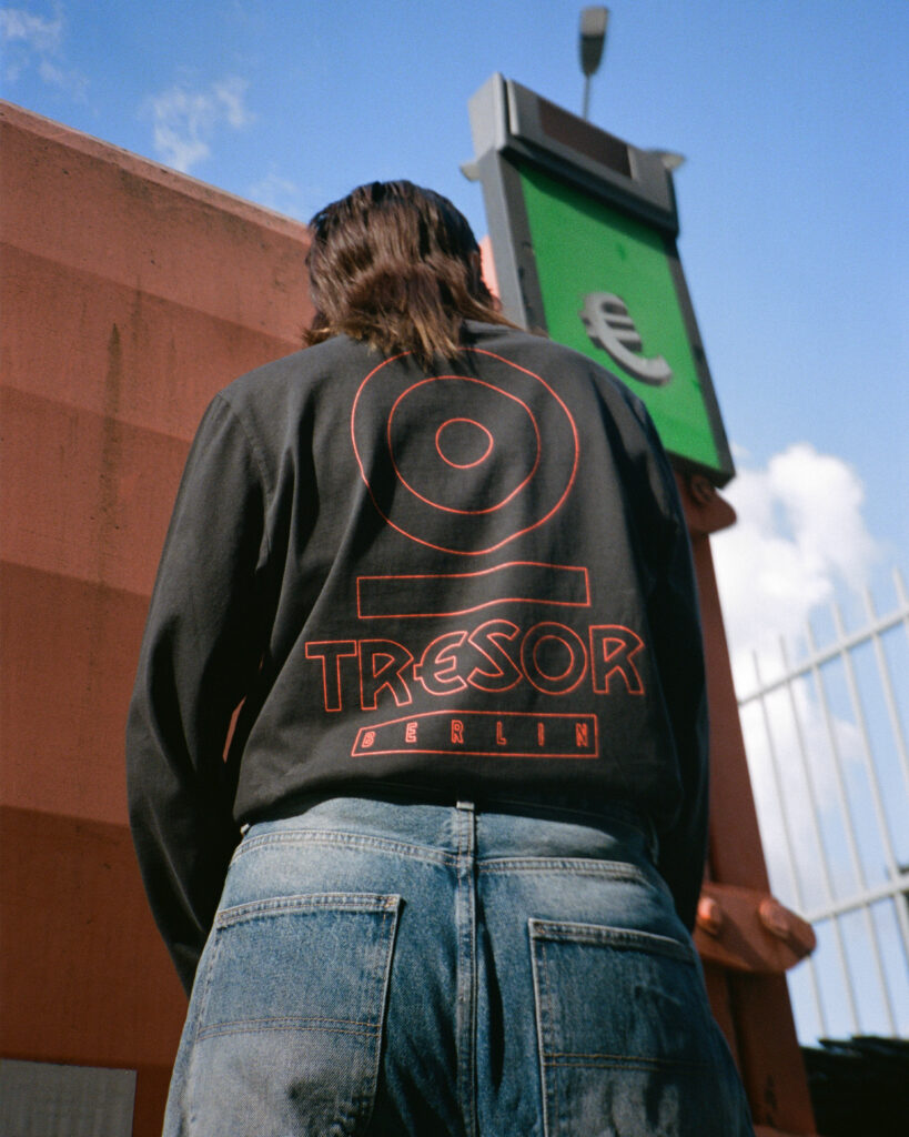 fitted Longsleeve Outline Logo | Tresor Berlin